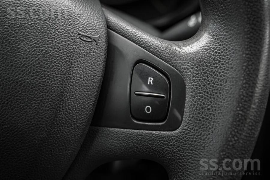 Sarkans Renault Clio 2016 Rīga, ar dzinēja tilpumu 1.50 L un nobraukumu 287 tūkst. km par 3990 €, foto 20 vietnē AUTOMOTO.COM.LV