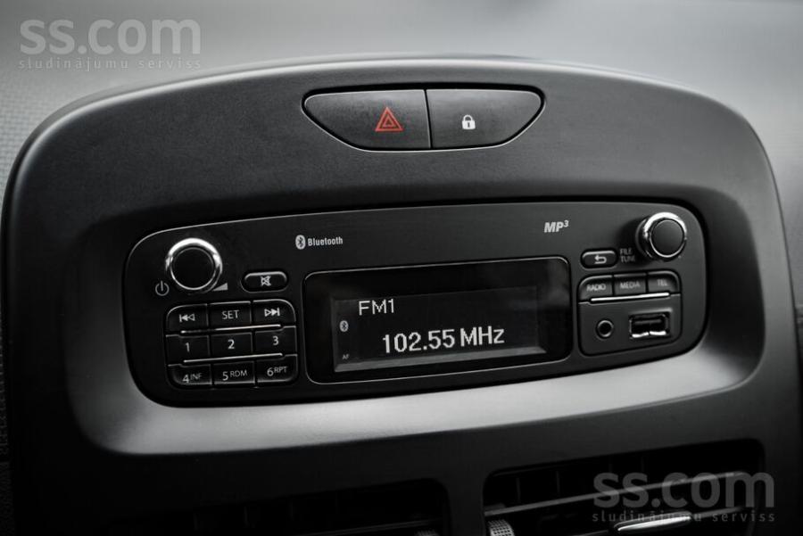 Sarkans Renault Clio 2016 Rīga, ar dzinēja tilpumu 1.50 L un nobraukumu 287 tūkst. km par 3990 €, foto 25 vietnē AUTOMOTO.COM.LV