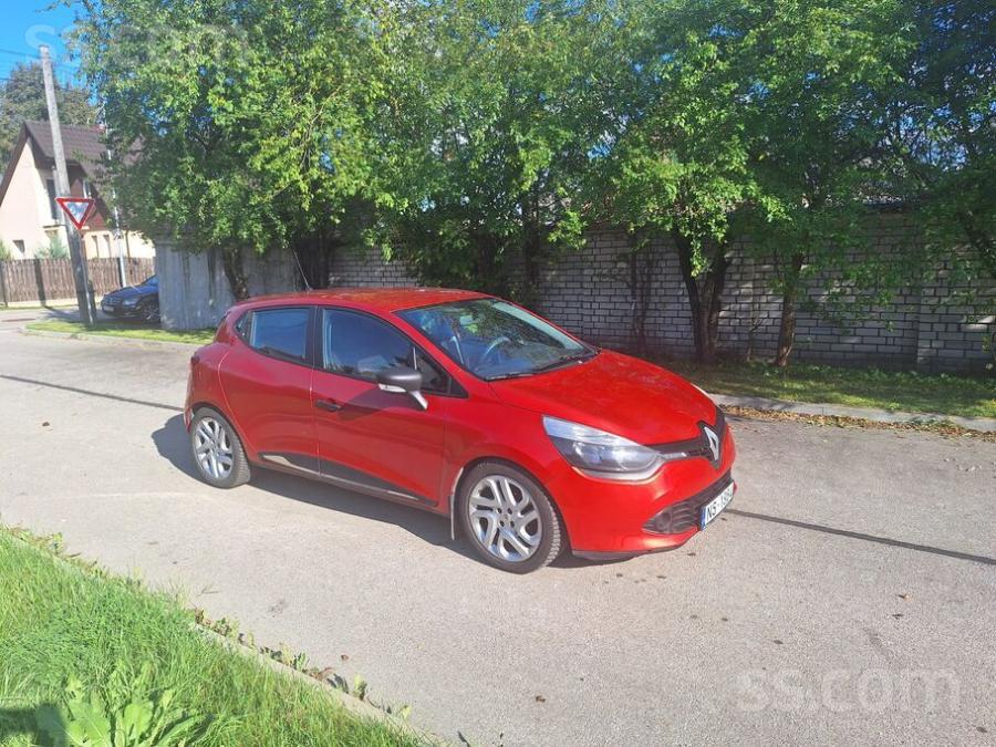 Sarkans Renault Clio 2016 Daugavpils, ar dzinēja tilpumu 1.50 L un nobraukumu 266 tūkst. km par 3850 €, foto 3 vietnē AUTOMOTO.COM.LV