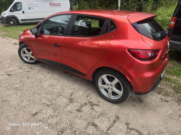 Red Renault Clio 2016 in Sakiai, with an engine capacity of 1.46 L and mileage of 190 thousand km for 3999 €, photo 5 on AUTOMOTO.COM.LV