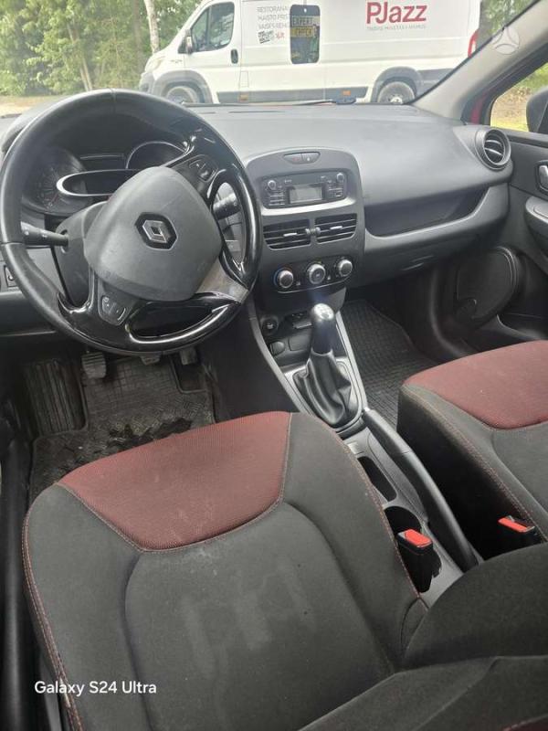 Red Renault Clio 2016 in Sakiai, with an engine capacity of 1.46 L and mileage of 190 thousand km for 3999 €, photo 8 on AUTOMOTO.COM.LV