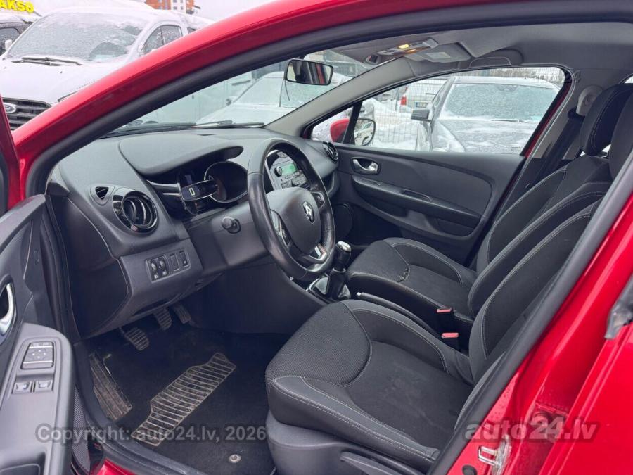 Red Renault Clio 2017 in Tallinn, with an engine capacity of 1.50 L and mileage of 140 thousand km for 5500 €, photo 12 on AUTOMOTO.COM.LV