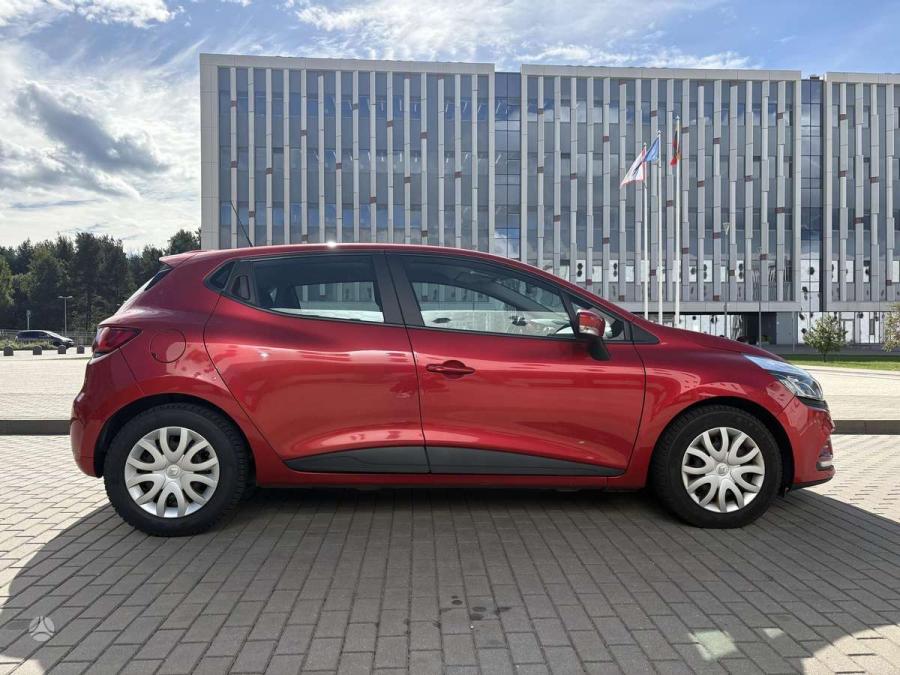 Sarkans Renault Clio 2017 Viļņa, ar dzinēja tilpumu 1.46 L un nobraukumu 88 tūkst. km par 5000 €, foto 5 vietnē AUTOMOTO.COM.LV