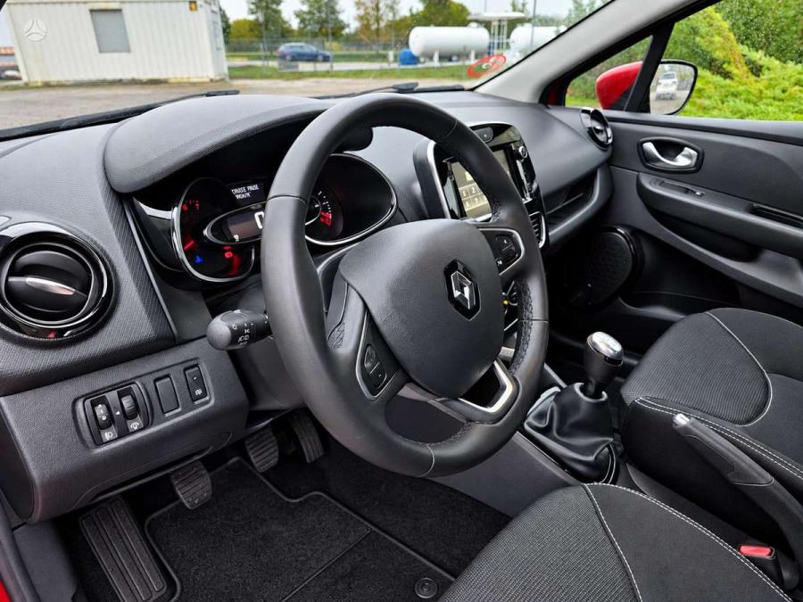 Red Renault Clio 2020 in Pakruojis, with an engine capacity of 0.90 L and mileage of 173 thousand km for 5600 €, photo 10 on AUTOMOTO.COM.LV