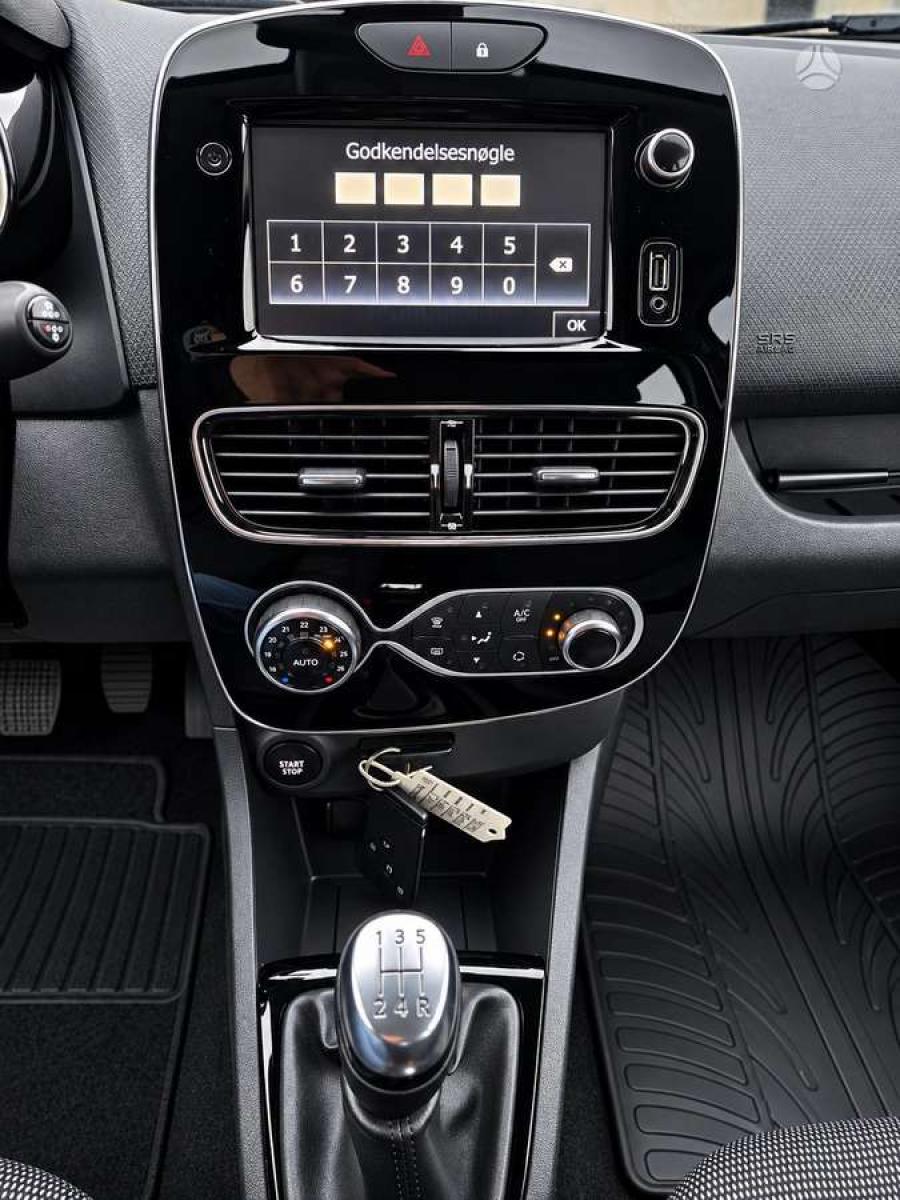 Red Renault Clio 2020 in Pakruojis, with an engine capacity of 0.90 L and mileage of 173 thousand km for 5600 €, photo 11 on AUTOMOTO.COM.LV
