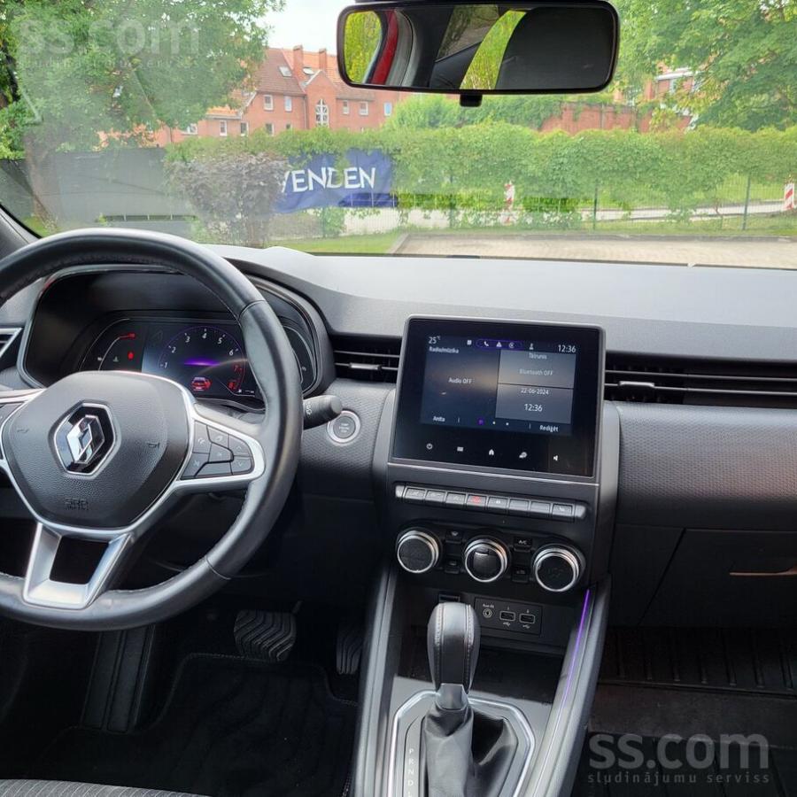 Red Renault Clio 2022 in Riga, with an engine capacity of 1.00 L and mileage of 36 thousand km for 14990 €, photo 6 on AUTOMOTO.COM.LV