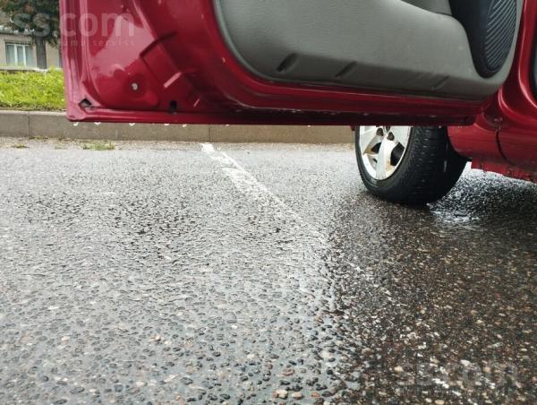 Red Renault Clio 2005 in Riga, with an engine capacity of 1.40 L and mileage of 164 thousand km for 700 €, photo 6 on AUTOMOTO.COM.LV