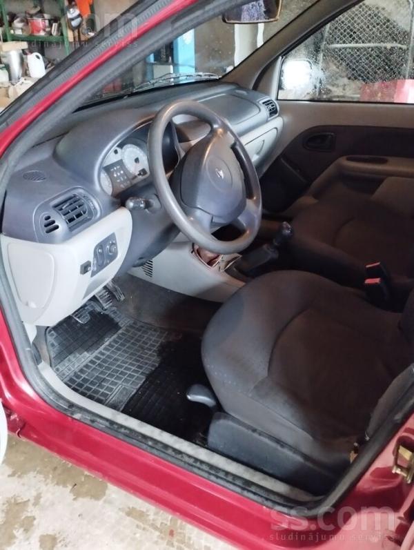 Red Renault Clio 2005 in Riga, with an engine capacity of 1.40 L and mileage of 164 thousand km for 700 €, photo 8 on AUTOMOTO.COM.LV