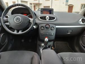 Sarkans Renault Clio 2010 Valmiera, ar dzinēja tilpumu 1.20 L un nobraukumu 211 tūkst. km par 3550 €, foto 13 vietnē AUTOMOTO.COM.LV