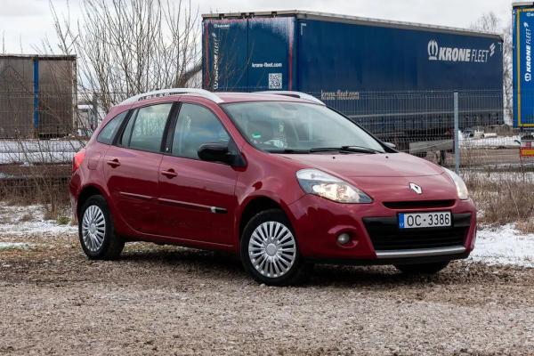 Sarkans Renault Clio 2011 Rīga, ar dzinēja tilpumu 1.50 L un nobraukumu 258 tūkst. km par 3775 €, foto 1 vietnē AUTOMOTO.COM.LV