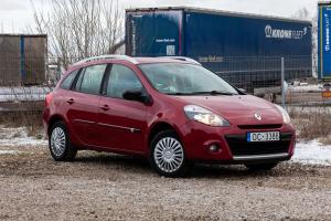 Red Renault Clio 2011 in Riga, with an engine capacity of 1.50 L and mileage of 258 thousand km for 3775 €, photo  on AUTOMOTO.COM.LV