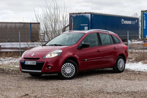 Sarkans Renault Clio 2011 Rīga, ar dzinēja tilpumu 1.50 L un nobraukumu 258 tūkst. km par 3775 €, foto 3 vietnē AUTOMOTO.COM.LV