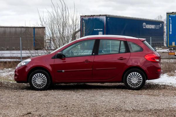 Sarkans Renault Clio 2011 Rīga, ar dzinēja tilpumu 1.50 L un nobraukumu 258 tūkst. km par 3775 €, foto 8 vietnē AUTOMOTO.COM.LV