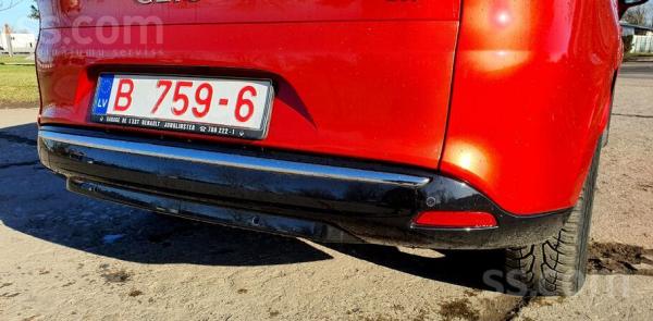 Red Renault Clio 2013 in Riga, with an engine capacity of 1.50 L and mileage of 199 thousand km for 4995 €, photo 9 on AUTOMOTO.COM.LV