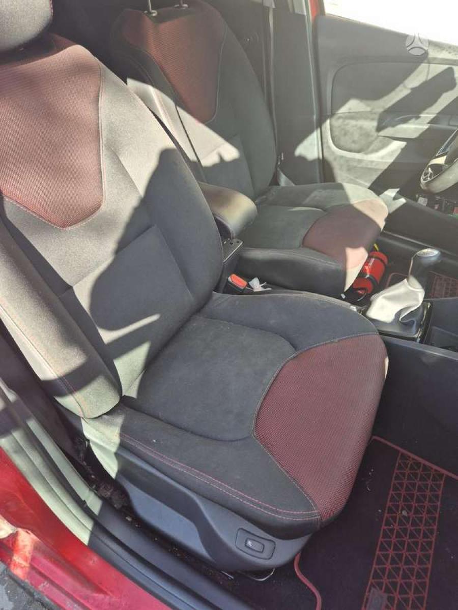 Sarkans Renault Clio 2015 Viļņa, ar dzinēja tilpumu 1.46 L un nobraukumu 167 tūkst. km par 4200 €, foto 12 vietnē AUTOMOTO.COM.LV