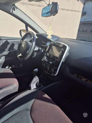 Sarkans Renault Clio 2015 Viļņa, ar dzinēja tilpumu 1.46 L un nobraukumu 167 tūkst. km par 4200 €, foto 13 vietnē AUTOMOTO.COM.LV