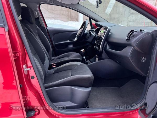 Red Renault Clio 2017 in Tallinn, with an engine capacity of 1.50 L and mileage of 247 thousand km for 4250 €, photo 11 on AUTOMOTO.COM.LV