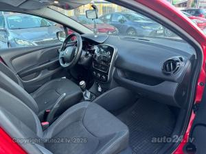 Red Renault Clio 2017 in Tallinn, with an engine capacity of 1.50 L and mileage of 239 thousand km for 3850 €, photo 8 on AUTOMOTO.COM.LV