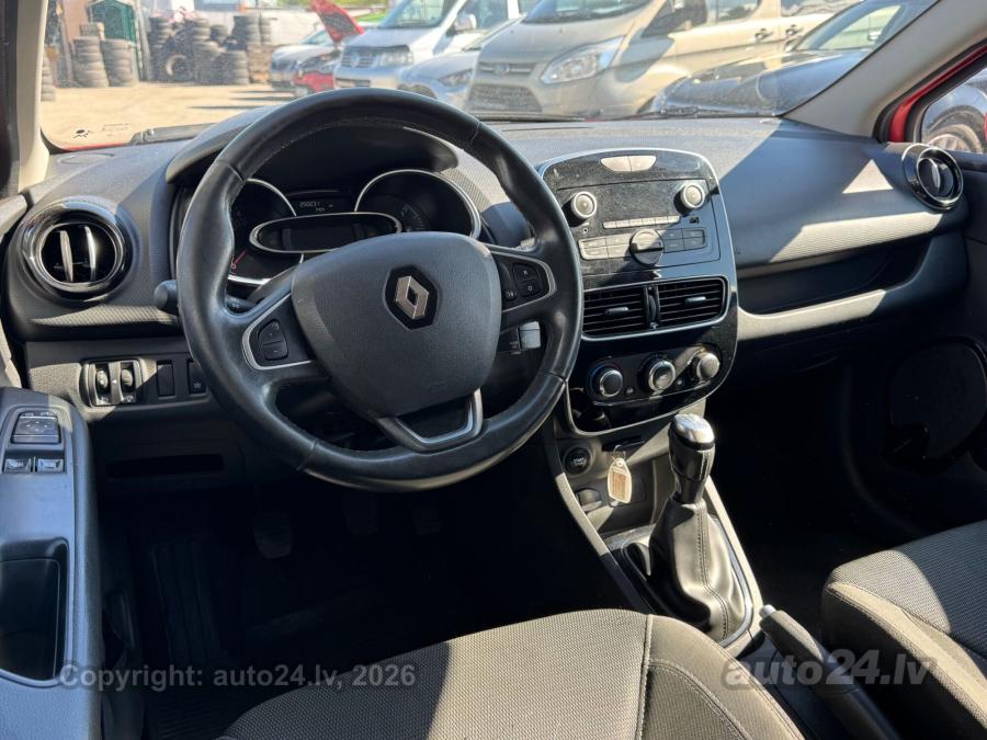 Red Renault Clio 2017 in Tallinn, with an engine capacity of 1.50 L and mileage of 0 thousand km for 4500 €, photo 13 on AUTOMOTO.COM.LV