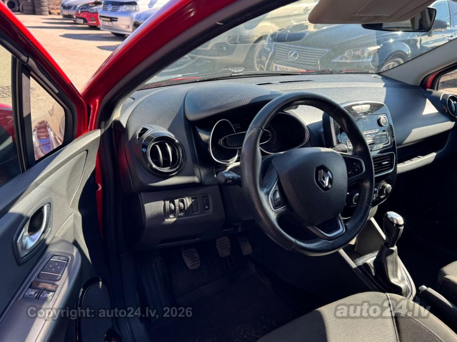 Red Renault Clio 2017 in Tallinn, with an engine capacity of 1.50 L and mileage of 0 thousand km for 4500 €, photo 16 on AUTOMOTO.COM.LV
