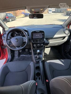 Red Renault Clio 2018 in Klaipeda, with an engine capacity of 0.90 L and mileage of 140 thousand km for 4850 €, photo 26 on AUTOMOTO.COM.LV
