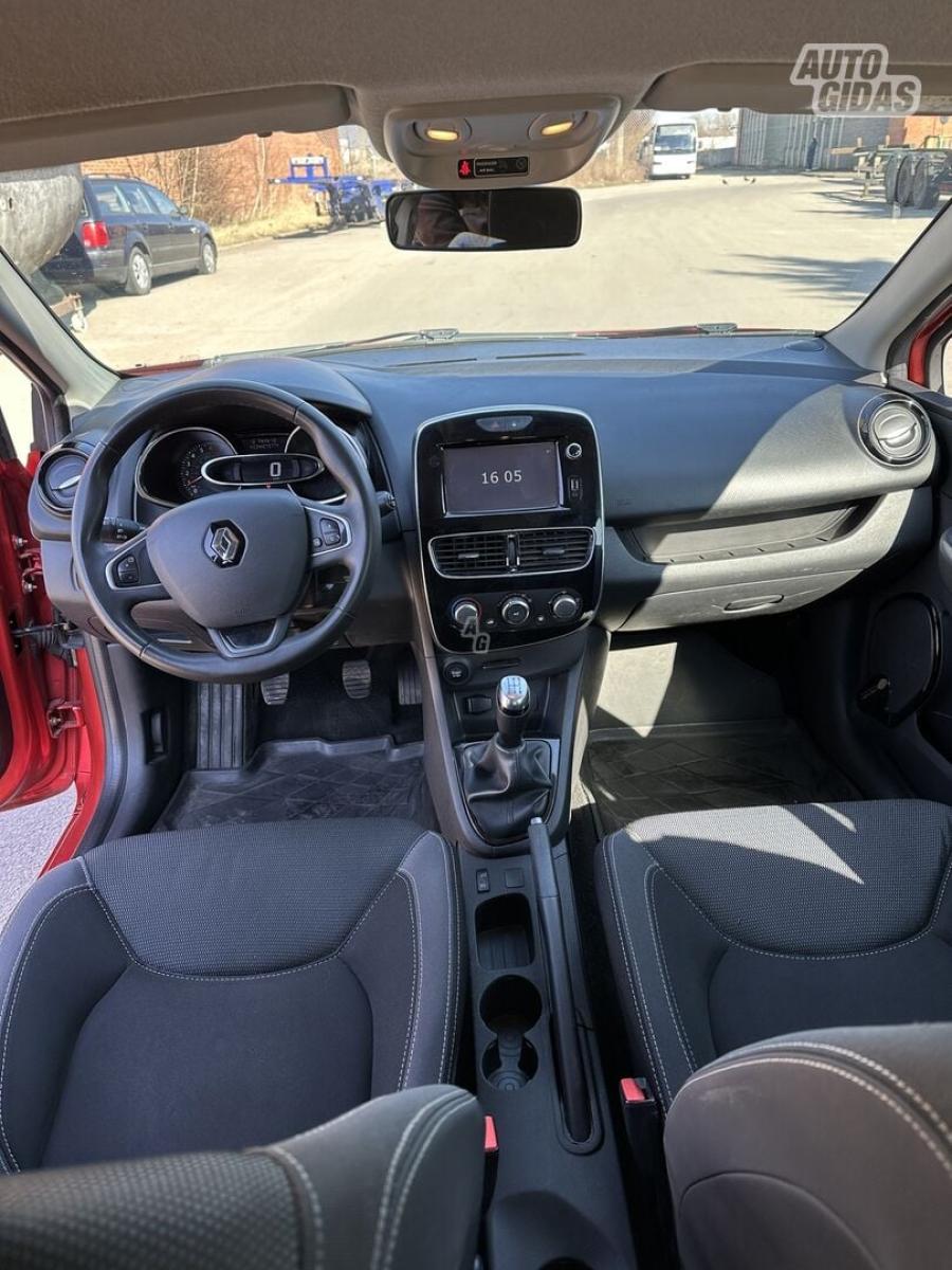 Red Renault Clio 2018 in Klaipeda, with an engine capacity of 0.90 L and mileage of 140 thousand km for 4850 €, photo 26 on AUTOMOTO.COM.LV