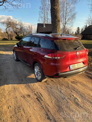 Red Renault Clio 2019 in Cesis, with an engine capacity of 1.20 L and mileage of 129 thousand km for 8600 €, photo 3 on AUTOMOTO.COM.LV