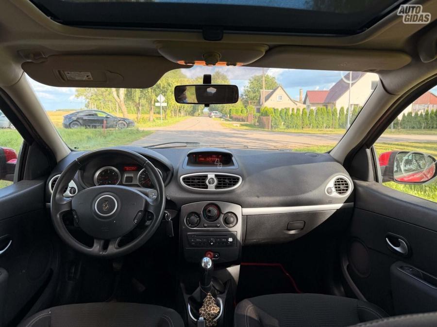 Renault Clio 2011 in Jonava, with an engine capacity of 1.50 L and mileage of 278 thousand km for 1500 €, photo 6 on AUTOMOTO.COM.LV