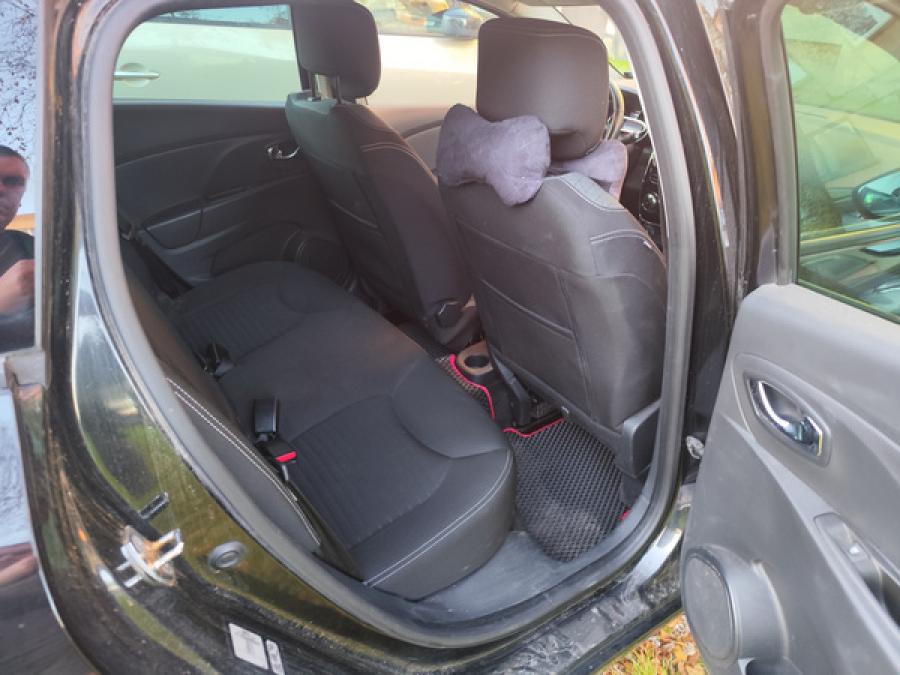 Renault Clio 2013 in Kivioli, with an engine capacity of 0.90 L and mileage of 211 thousand km for 4000 €, photo 4 on AUTOMOTO.COM.LV
