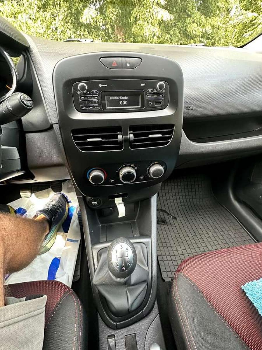 Renault Clio 2015 in Siauliai, with an engine capacity of 1.46 L and mileage of 300 thousand km for 3150 €, photo 24 on AUTOMOTO.COM.LV