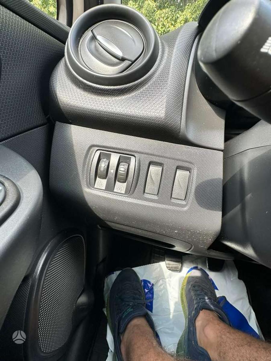 Renault Clio 2015 in Siauliai, with an engine capacity of 1.46 L and mileage of 300 thousand km for 3150 €, photo 26 on AUTOMOTO.COM.LV