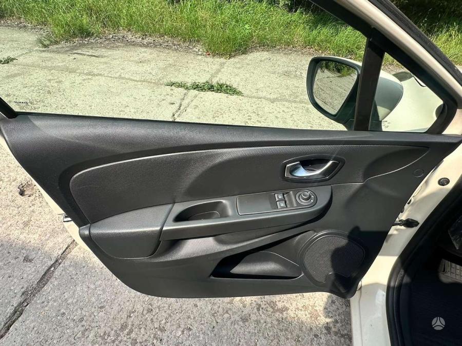 Renault Clio 2015 in Siauliai, with an engine capacity of 1.46 L and mileage of 300 thousand km for 3150 €, photo 28 on AUTOMOTO.COM.LV