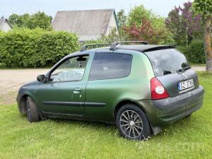 Violet Renault Clio 2003 in Cesis, with an engine capacity of 1.40 L and mileage of 216 thousand km for 1100 €, photo 3 on AUTOMOTO.COM.LV