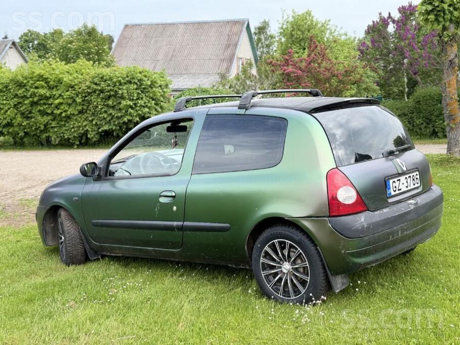 Violet Renault Clio 2003 in Cesis, with an engine capacity of 1.40 L and mileage of 216 thousand km for 1100 €, photo 3 on AUTOMOTO.COM.LV
