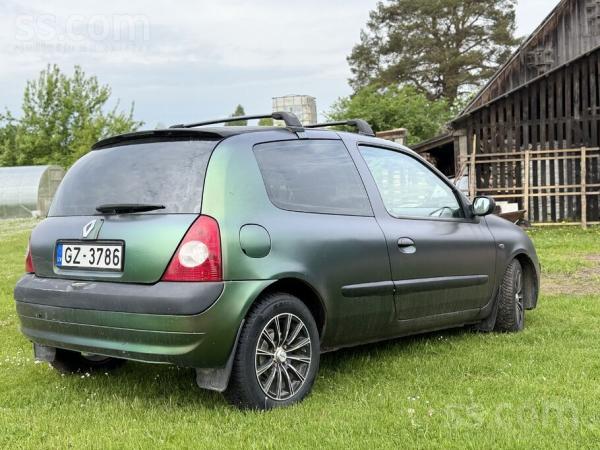 Violet Renault Clio 2003 in Cesis, with an engine capacity of 1.40 L and mileage of 216 thousand km for 1100 €, photo 4 on AUTOMOTO.COM.LV
