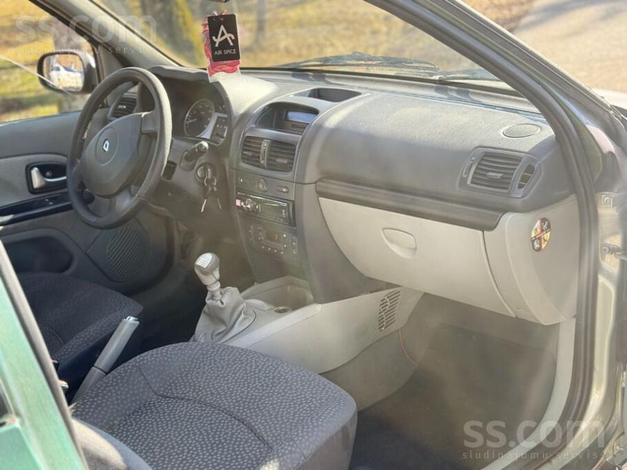 Violet Renault Clio 2003 in Cesis, with an engine capacity of 1.40 L and mileage of 216 thousand km for 1100 €, photo 7 on AUTOMOTO.COM.LV