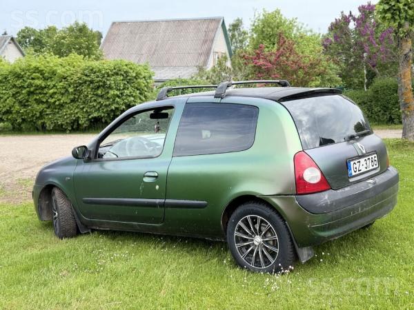 Violet Renault Clio 2003 in Cesis, with an engine capacity of 1.40 L and mileage of 216 thousand km for 1050 €, photo 2 on AUTOMOTO.COM.LV