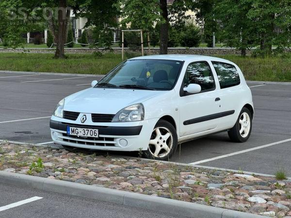 White Renault Clio 2005 in Daugavpils, with an engine capacity of 1.50 L and mileage of 269 thousand km for 1000 €, photo 1 on AUTOMOTO.COM.LV