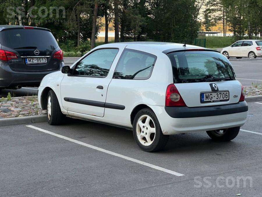 Balts Renault Clio 2005 Daugavpils, ar dzinēja tilpumu 1.50 L un nobraukumu 269 tūkst. km par 1000 €, foto 5 vietnē AUTOMOTO.COM.LV