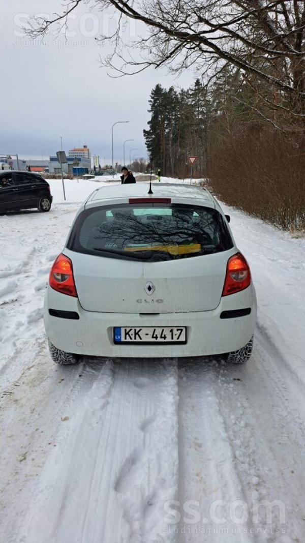 White Renault Clio 2009 in Jelgava, with an engine capacity of 1.40 L and mileage of 197 thousand km for 1660 €, photo 5 on AUTOMOTO.COM.LV