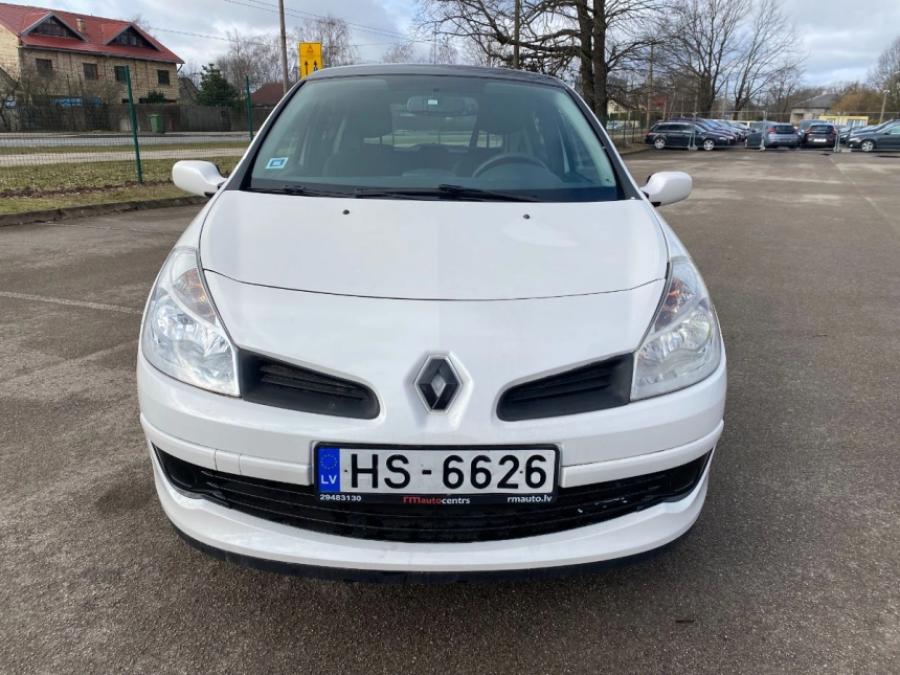 Balts Renault Clio 2009 Rīga, ar dzinēja tilpumu 1.50 L un nobraukumu 264 tūkst. km par 2550 €, foto 4 vietnē AUTOMOTO.COM.LV