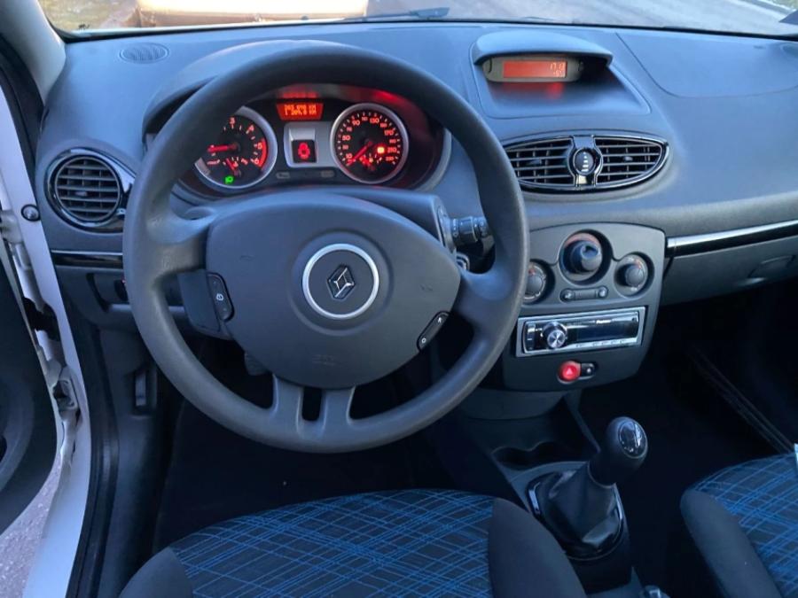 Balts Renault Clio 2009 Rīga, ar dzinēja tilpumu 1.50 L un nobraukumu 264 tūkst. km par 2550 €, foto 8 vietnē AUTOMOTO.COM.LV