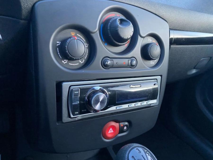 Balts Renault Clio 2009 Rīga, ar dzinēja tilpumu 1.50 L un nobraukumu 264 tūkst. km par 2550 €, foto 12 vietnē AUTOMOTO.COM.LV