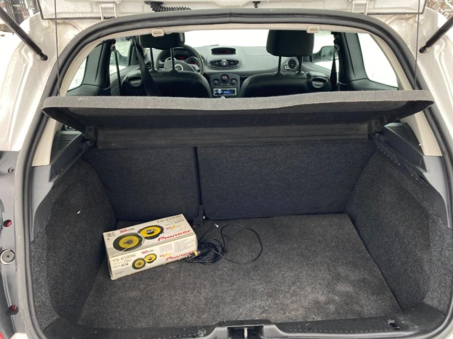 Balts Renault Clio 2009 Rīga, ar dzinēja tilpumu 1.50 L un nobraukumu 264 tūkst. km par 2550 €, foto 15 vietnē AUTOMOTO.COM.LV