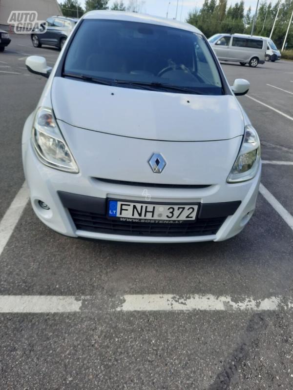 White Renault Clio 2011 in Vilnius, with an engine capacity of 1.10 L and mileage of 180 thousand km for 1400 €, photo 2 on AUTOMOTO.COM.LV
