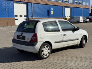 Белый Рено Клио 2002 в Рига, объемом двигателя 1.50 л и пробегом 270 тыс. км за 400 €, фото 5 на AUTOMOTO.COM.LV