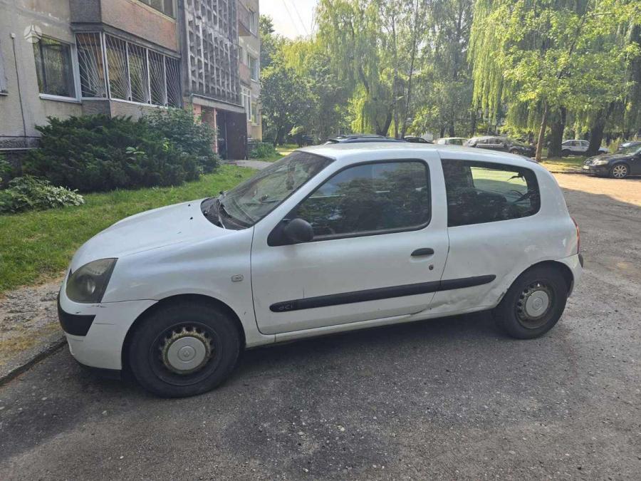 Balts Renault Clio 2005 Kauņa, ar dzinēja tilpumu 1.46 L un nobraukumu 214 tūkst. km par 1100 €, foto 9 vietnē AUTOMOTO.COM.LV
