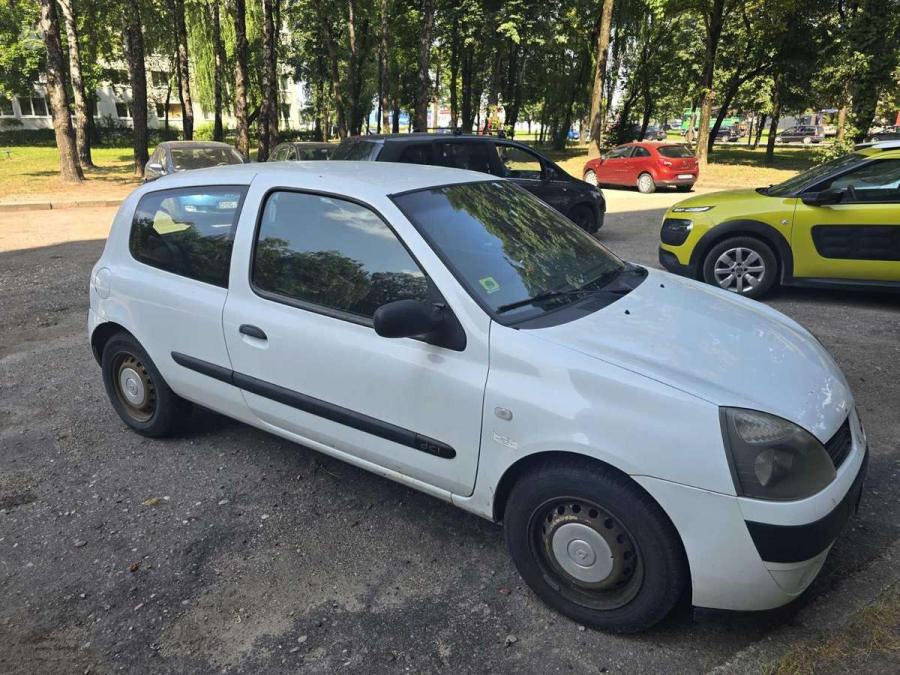 Balts Renault Clio 2005 Kauņa, ar dzinēja tilpumu 1.46 L un nobraukumu 214 tūkst. km par 1100 €, foto 12 vietnē AUTOMOTO.COM.LV