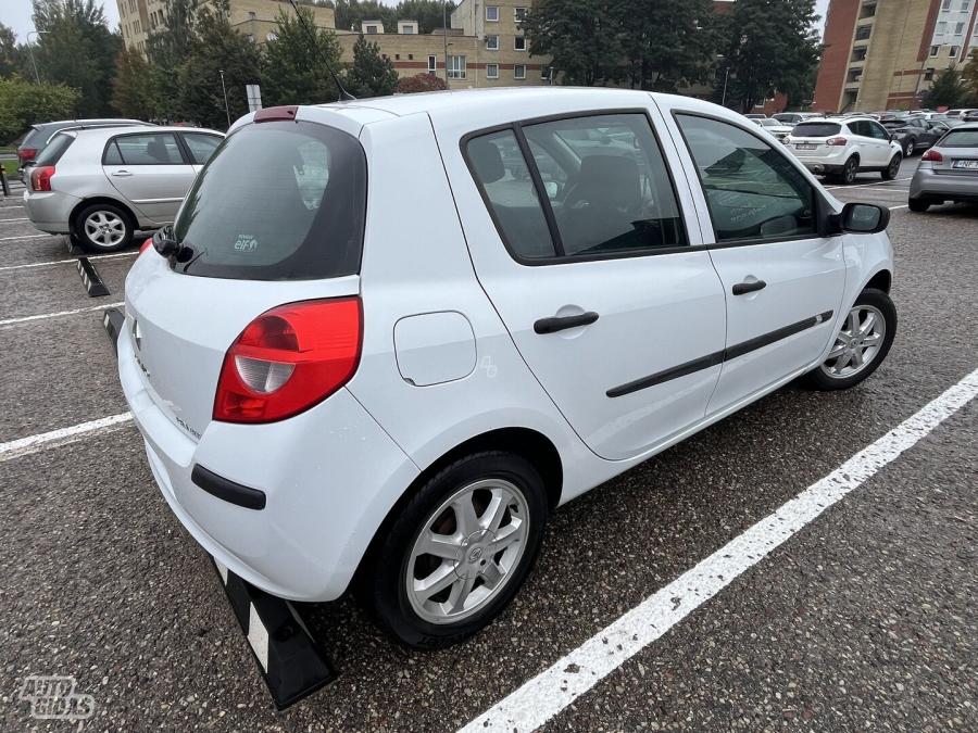 Balts Renault Clio 2006 Viļņa, ar dzinēja tilpumu 1.50 L un nobraukumu 240 tūkst. km par 1600 €, foto 6 vietnē AUTOMOTO.COM.LV