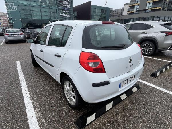 Balts Renault Clio 2006 Viļņa, ar dzinēja tilpumu 1.50 L un nobraukumu 240 tūkst. km par 1600 €, foto 8 vietnē AUTOMOTO.COM.LV